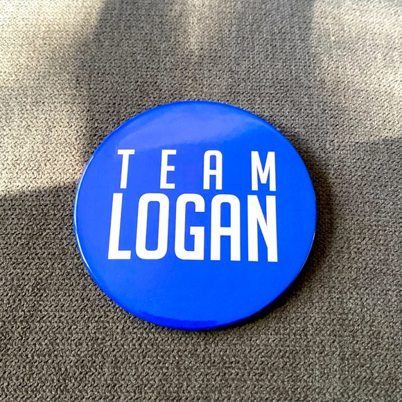 Gilmore Girls | Accessories | Original Gilmore Girls Team Logan Pin ...